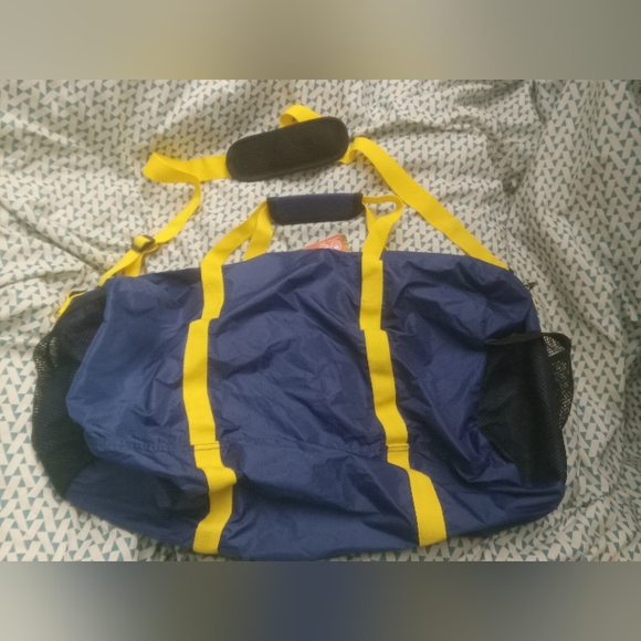 Adventureridge | Bags | Adventure Ridge Lightweight Foldable Big Duffle ...